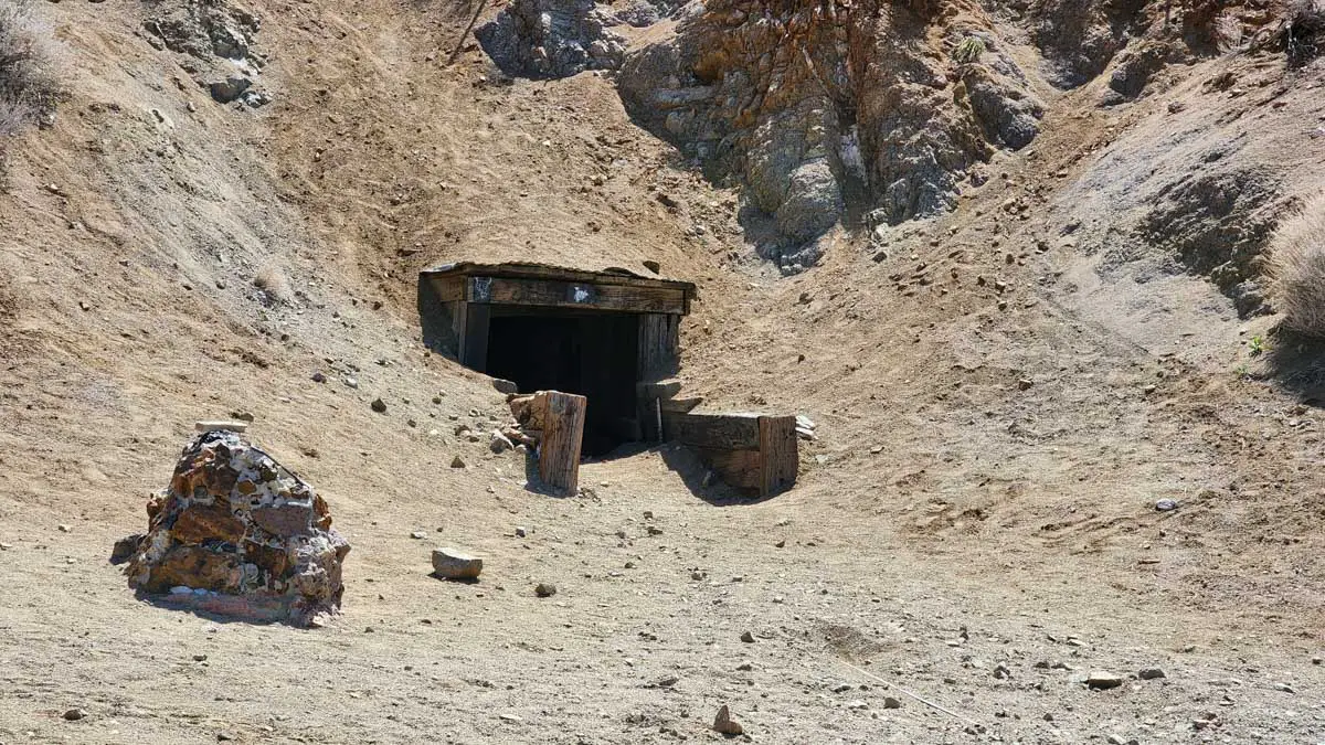 Burro Schmidt Tunnel: A Lone Miner's Quest to Conquer a Mountain ...